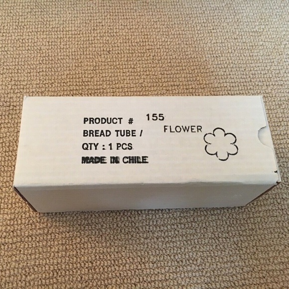 Kitchen | Pampered Chef Flower Shaped Bread Tube New | Poshmark